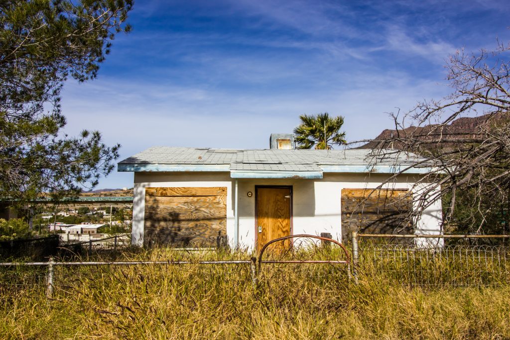 Top 7 Tips To Sell Distressed Home - Home Senator