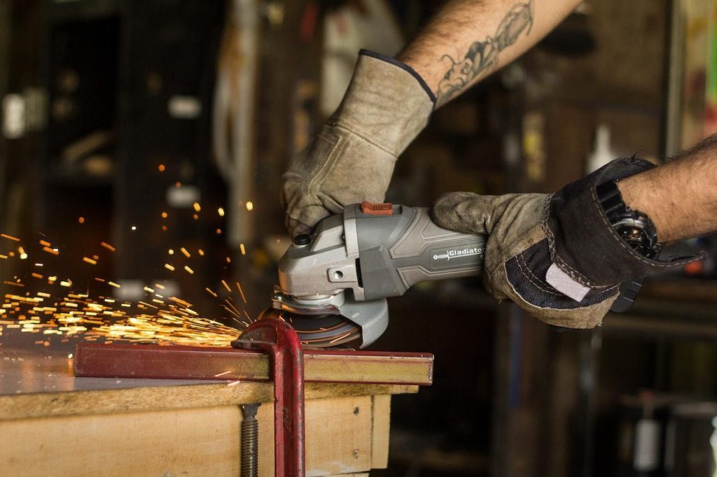 How to Choose an Angle grinder: Beginners Guide - Home Senator